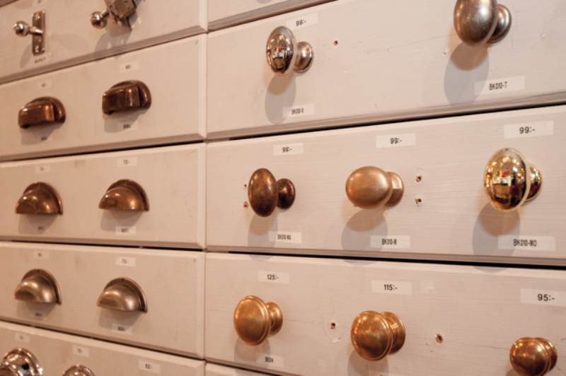 Beslag i gammal stil - Nacka Byggnadsvård